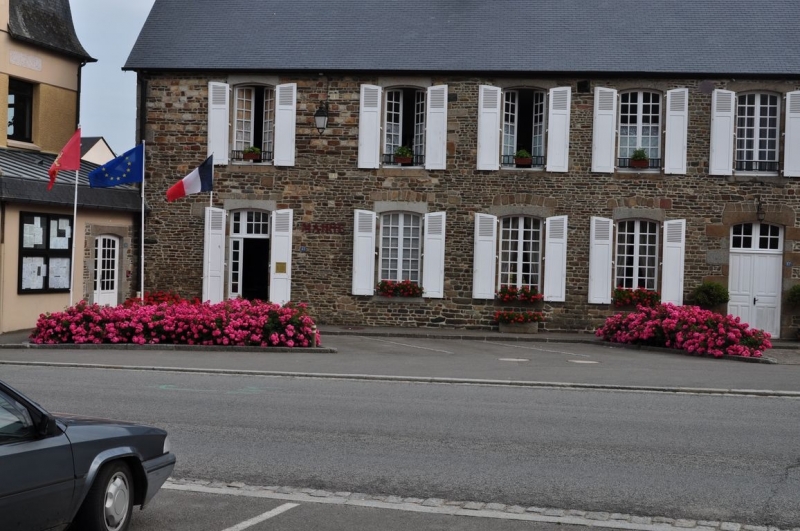 La Mairie et ses abords | Site de la commune de Barenton